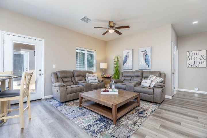 Refreshing & Spotless-4 Bathrooms - Ridgecrest, CA
