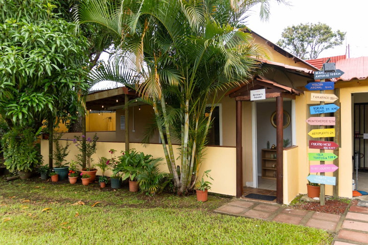Arrows House With A/c 5 Min Airport Free Parking - Alajuela