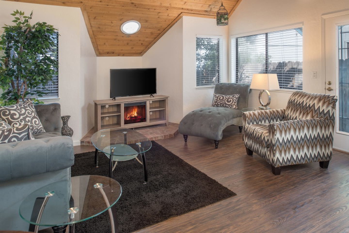 2 Bdrm Loft W/ Attached Garage , Community Pool - Sparks, NV