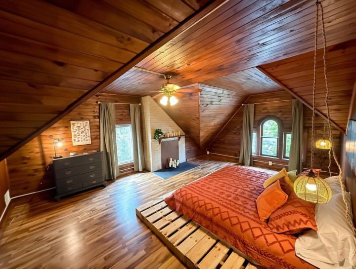 Boho Attic Hideaway - Bay City, MI
