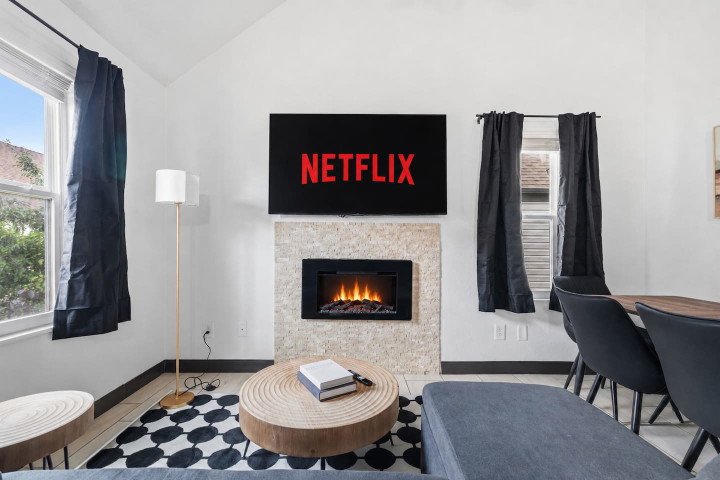 Cozy Loft Style | Pool | Firepit | Gym - Zionsville, IN