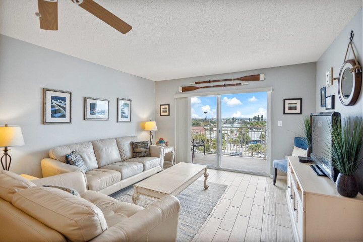 2b/1.5b - Intercoastal Views - Madeira Norte #402 - Madeira Beach, FL