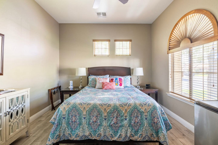 Detached, Private, Clean & Safe Guesthouse With Large Patio - Chandler, AZ