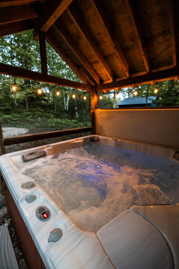 All-season Cozy Retreat, 5-min Walk To The Beach! - Sauble Beach