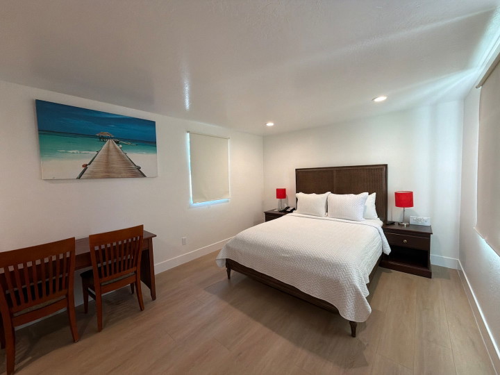 Cozy Queen Room - Carmel Resort Inn - Carmel-by-the-Sea, CA