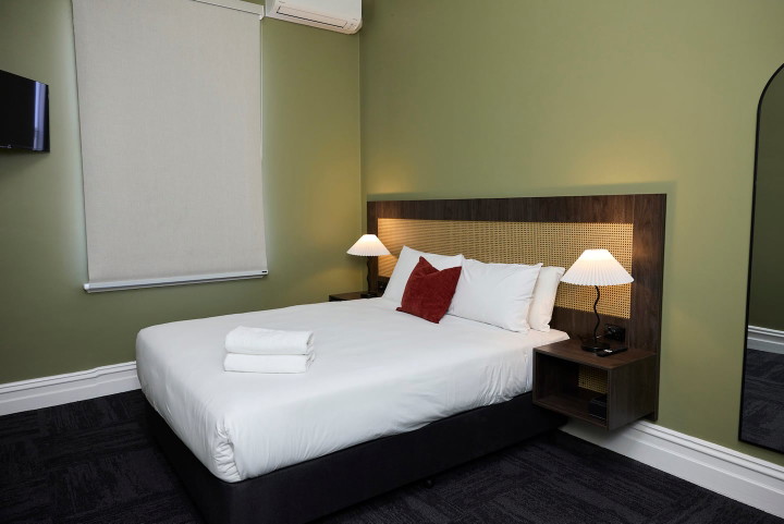 Heritage Listed Queen Room With Ensuite - Bunbury