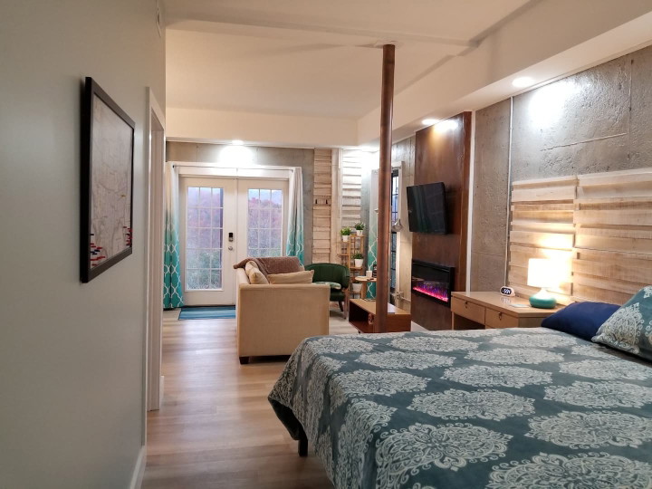 Serene Mountain: Modern Smoky Mountain Escape - Franklin, NC