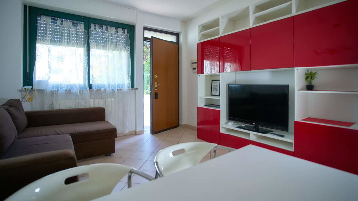 Apt. 10 - Beautiful Garden Apartment - Monza