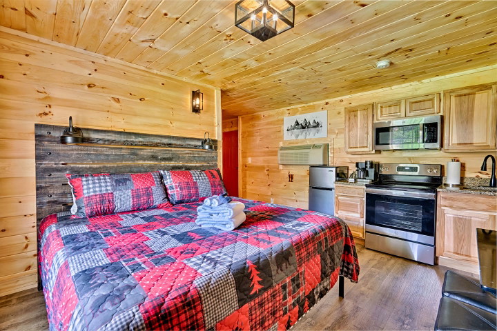 Gatlinburg Creekside Suite | Kitchen | Trolly Stop - Gatlinburg