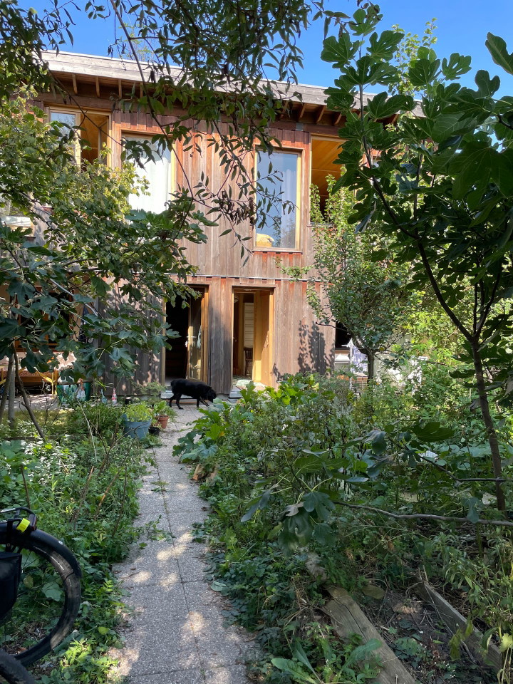Simple, Eco-friendly House - Paris