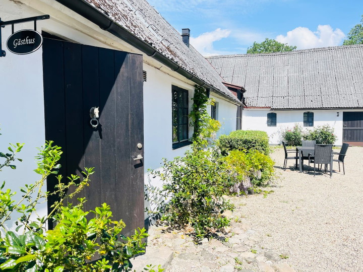 Gästhus  Charmigt County Farmhouse I Skånegård - Staffanstorp