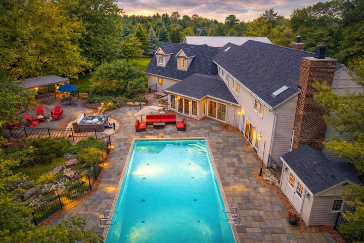 Lighthouse | 9br Resort · Pool · Arcade · Hot Tub - Wisconsin