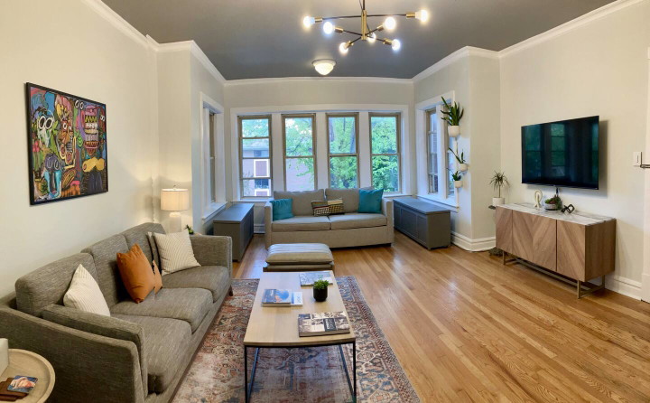 Spacious, Vintage Chic 2 Bdrm: The Artist's Haven - Skokie, IL