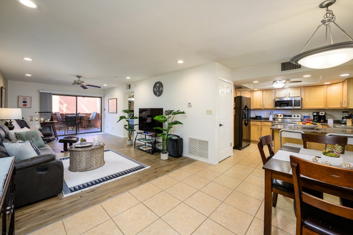 Peaceful Stylish Condo Superb Pv Village Location! - Phoenix, AZ