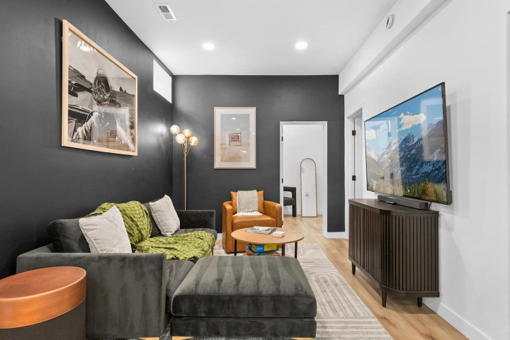 Designer 2br | Platt Park | Pearl St + Wash Park - Denver, CO