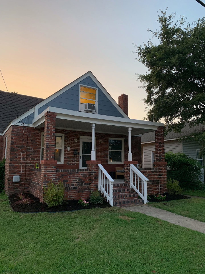 Beachside Cottage: Yard, Porch, Walk To Beach - Norfolk, VA