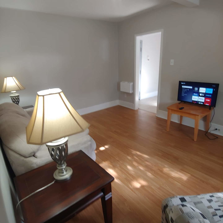 324 Ideal For Trades People And School 1 Bed Suite - Moose Jaw