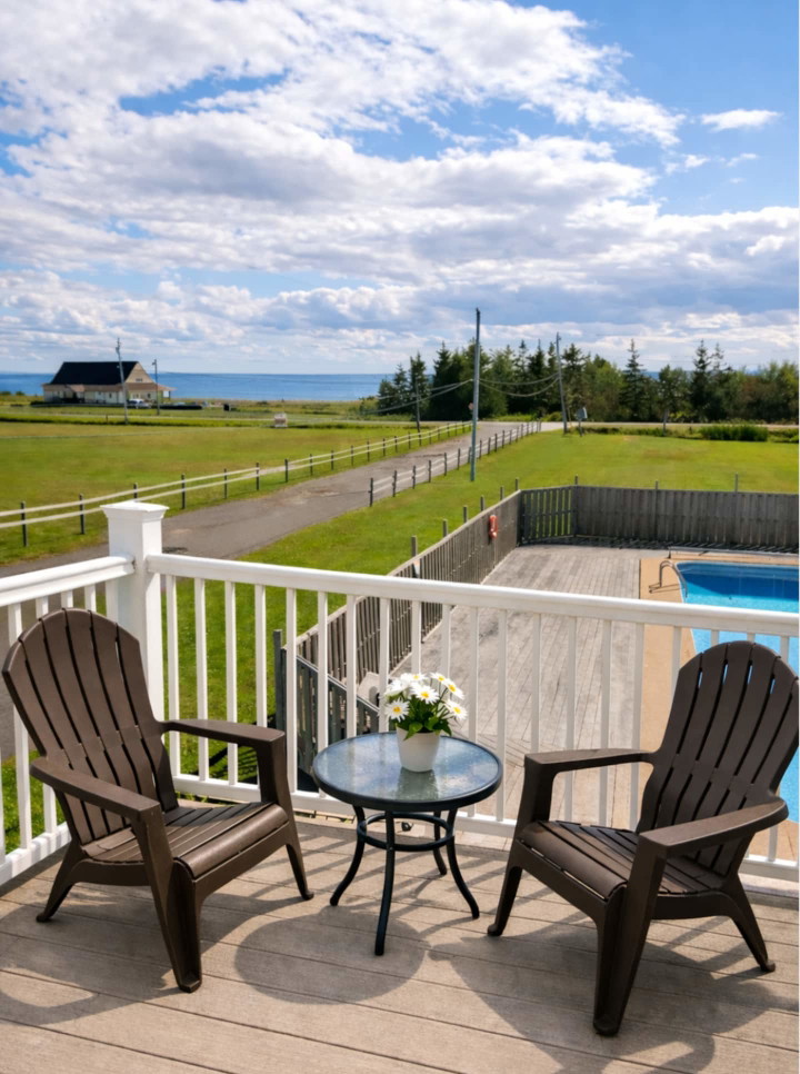 Oceanview Balcony Pool Bright 2br Retreat - Prince Edward Island