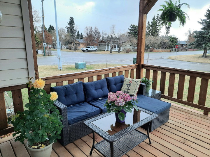 The Porch Place Spacious Suite With Private Entry - Sylvan Lake