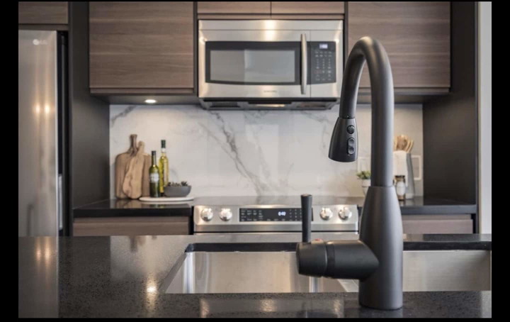 Gorgeous 2 Rooms 2 Bath Best Location+pool+beach - Vancouver