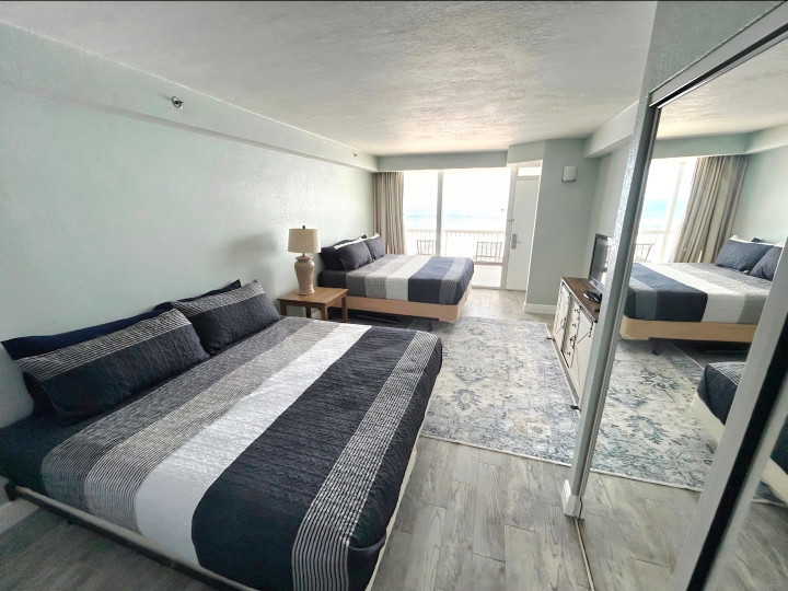 Updated 1 Bedroom W/balcony, Pool, Hot Tub - Daytona Beach, FL