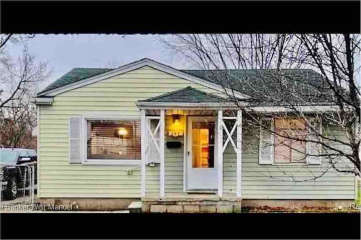 Hazel Park Cheerful 2-bedrooms Bungalow Free Parkg - Warren, MI