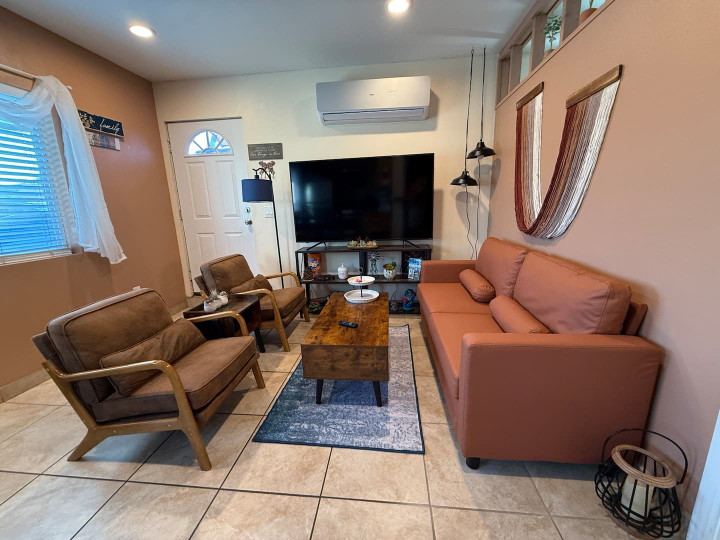 Mg's Little Corner - Fontana, CA