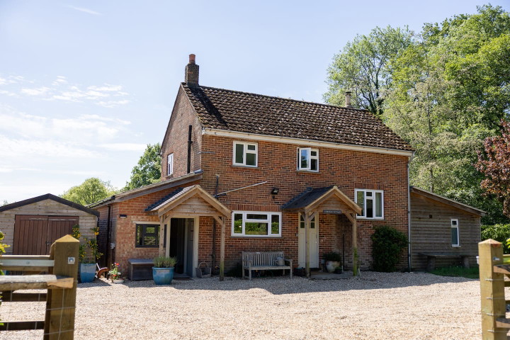 The Corner Cottage - Shere