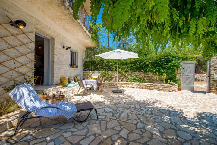 Acacia Apt By Aglaia V, Relax Surrounded By Trees. - Paxi