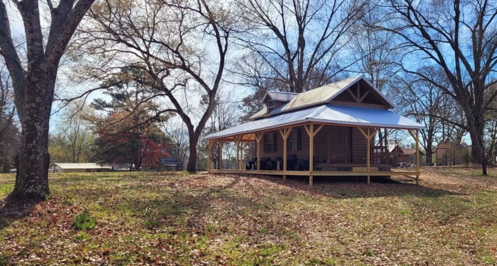 Cedar Grove Rental Cabin - Clarksville, AR