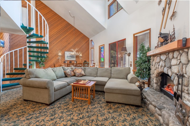 Spacious 3 Bedroom Condo Walking Distance To Eagle - Mammoth Lakes, CA