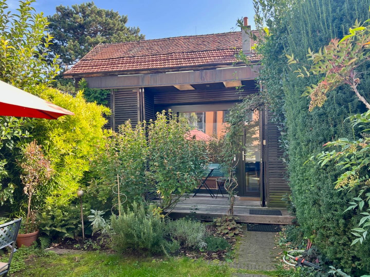 Pavillon Dans Un Jardin Du Vieux Carouge - Genève