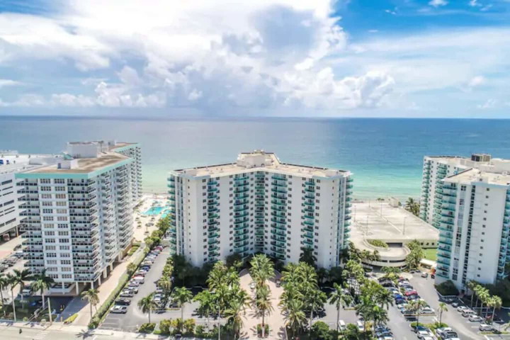 Beachfront Condo Miami Beach Hollywood Fl - Miami Gardens, FL