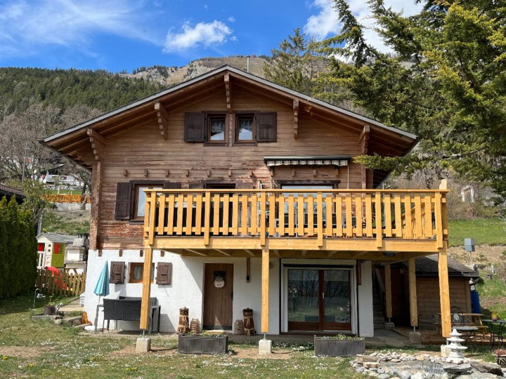 Chalet Les Lucioles: Holiday Apartment - Sion