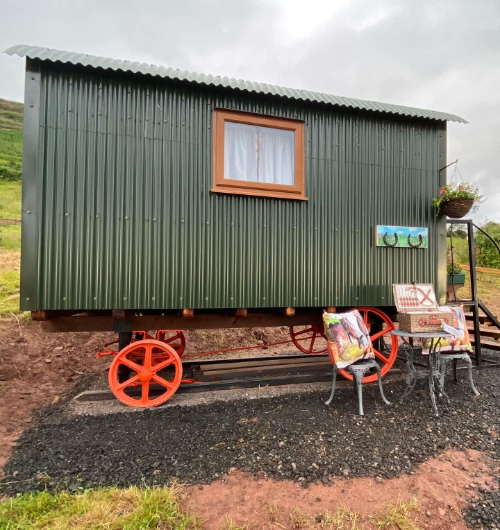 The Shires Stall - A Genuine Shepherds Hut - Crickhowell