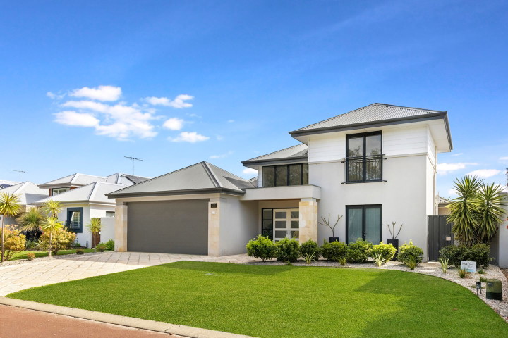 * 2 Story Luxury Beach House * - Busselton