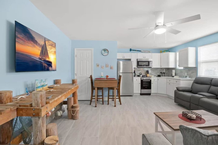 Beachfront Corner Condo!gulf View!steps To Sand! - St. Pete Beach, FL
