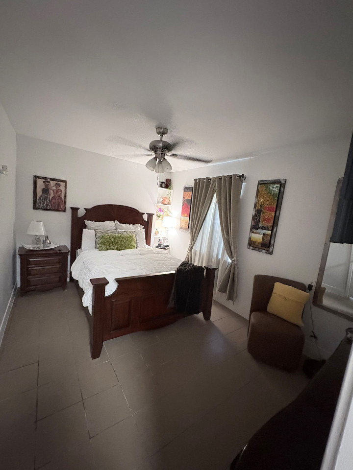 Queen Room 1 - Laredo, TX