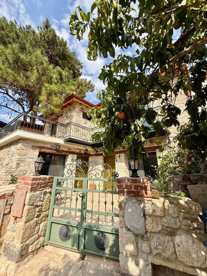 Hatchas Stone House - Karaburun