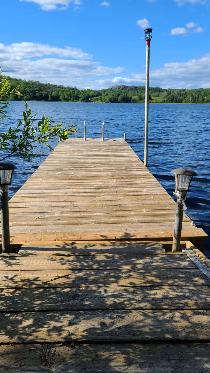 Private Lake Front Cottage! Under New Ownership. - 에스파뇰라