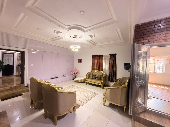 3-bedroom Bungalow. Free Parking On The Premises. - Nigeria