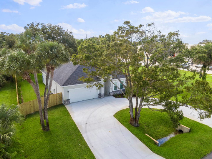 Stunning Home, Great Location To Unwind Or Explore - Vero Beach, FL