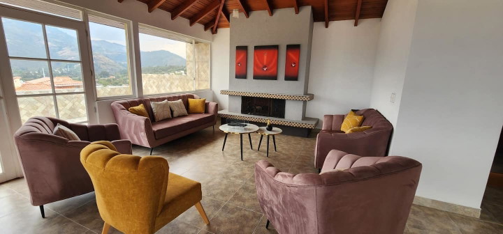 Safe House In Cumbaya-quito Usfq Chaquiñan Scala - Quito