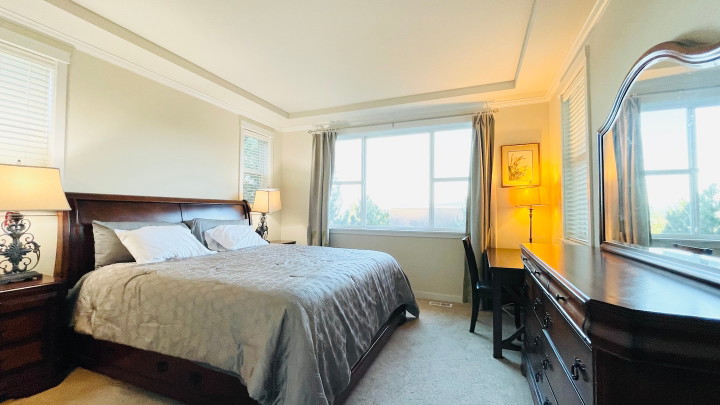 House/fenced Yard/mountain View - Issaquah, WA