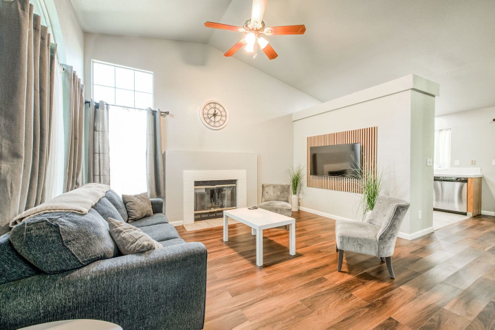 Comfortable Clovis Charmer, Large Backyard - Clovis, CA