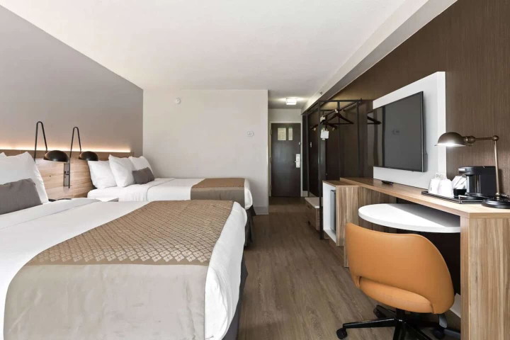 Wyndham Manassas | 2 Double | Indoor Saltwater Poo - Manassas, VA