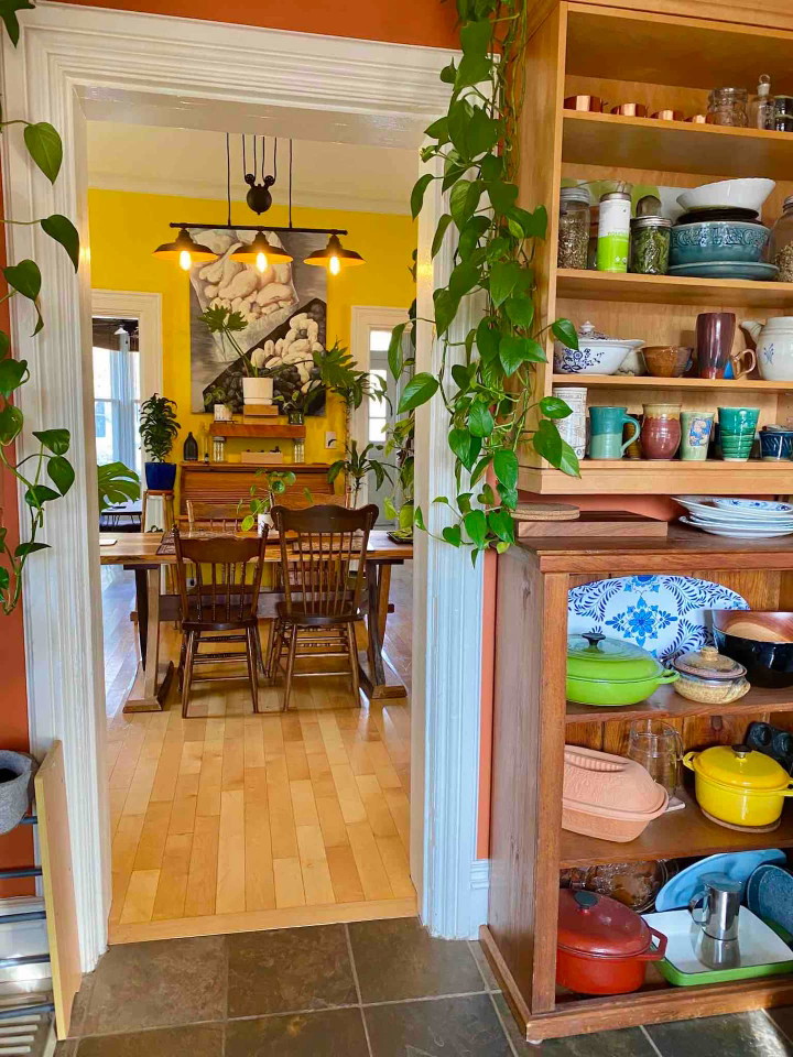 Century-old Gem With Gardens & Cozy Fireplaces - Guelph