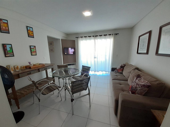 232, Apartamento 2 Dormitórios Próximo Ao Mar - Bombinhas