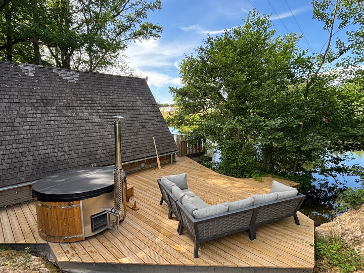 Lakeside Farm Stay With Hot Tub, Sauna, Swimming - Kent