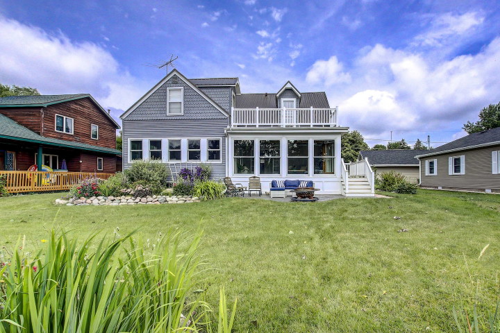 Relaxing Lake Winnebago Waterfront Retreat - Oshkosh, WI